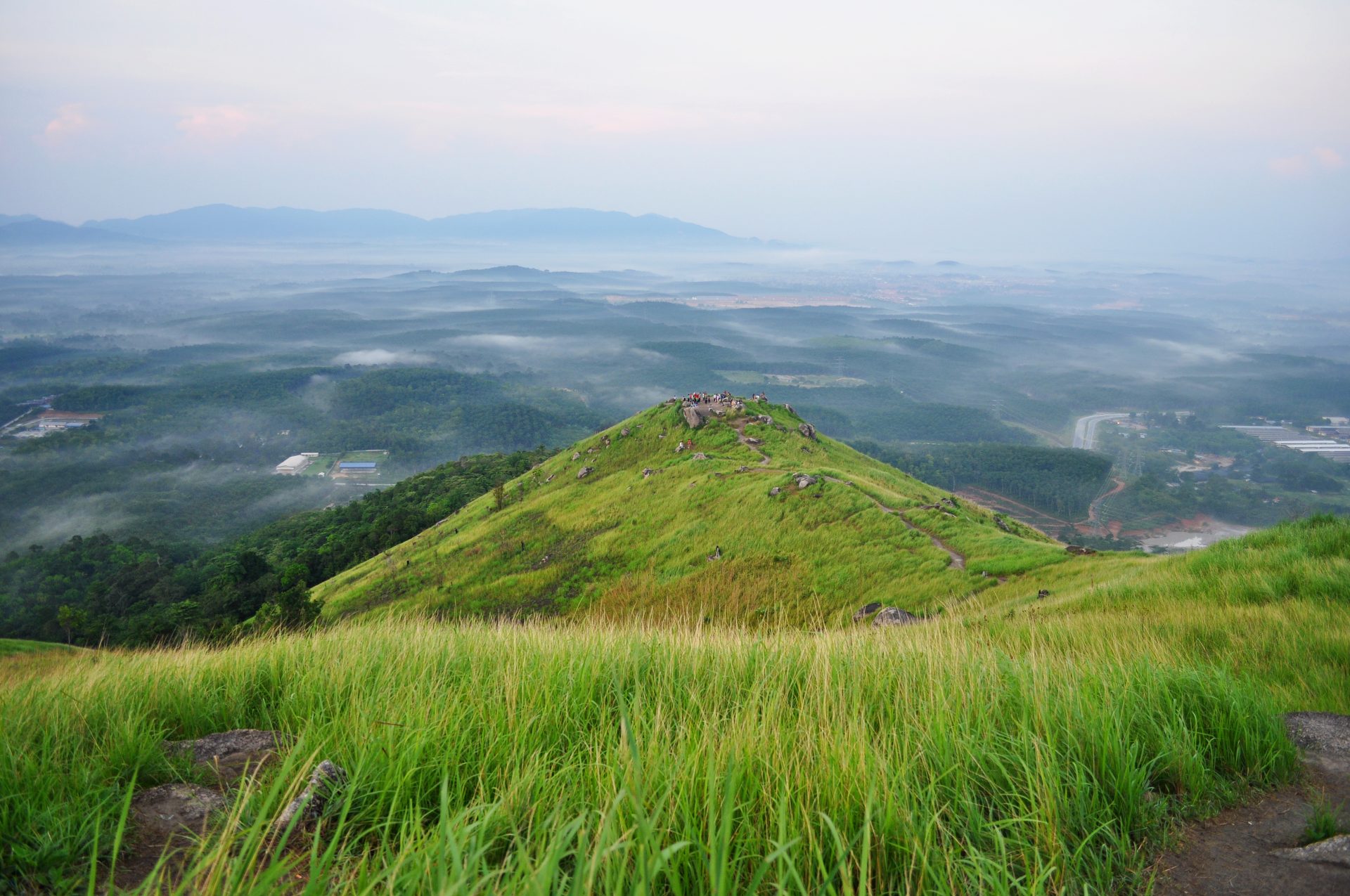 6 tempat menarik untuk Aktiviti Mendaki di Selangor! | Makkal Osai ...