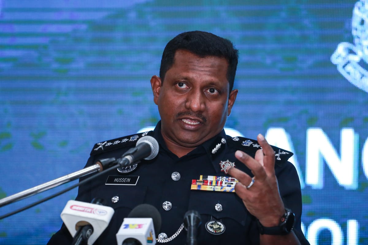 10 polis trafik disiasat | Makkal Osai - மக்கள் ஓசை