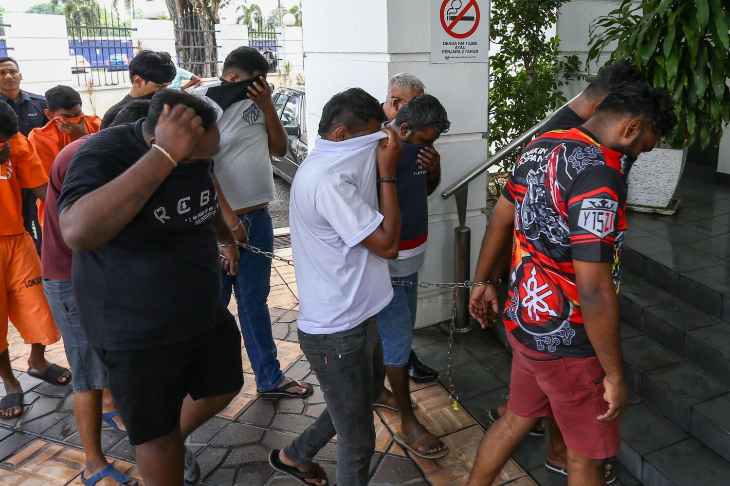 Kes gaduh putus pergelangan tangan 15 ditahan | Makkal Osai - மக்கள் ஓசை