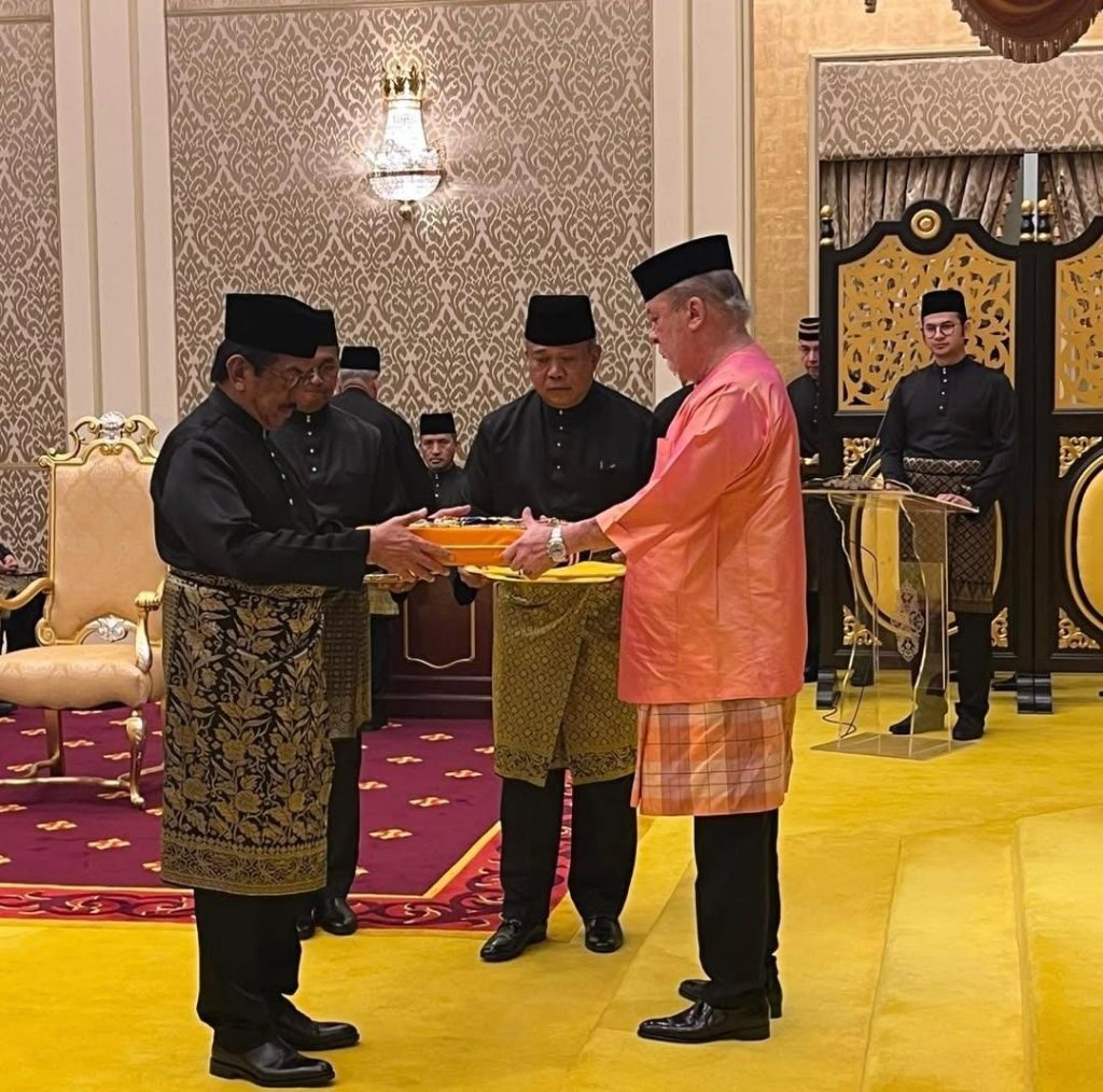 Musa Aman dilantik Yang Dipertua Negeri Sabah | Makkal Osai - மக்கள் ஓசை